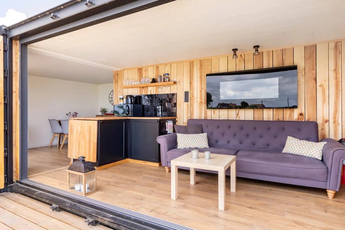 Gezellige wooncontainer met uitzicht op de West-Vlaamse boerenvelden ...