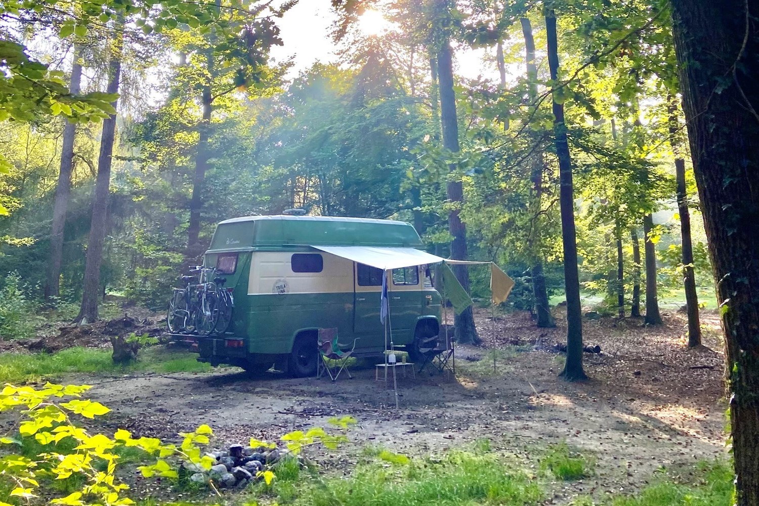 De Columbus een stoere kampeerbus - OrigineelOvernachten